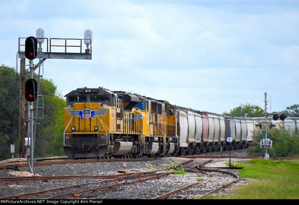 UP 8407 WB UP Glidden Sub